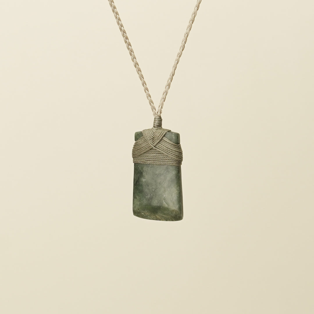 Toki Raukaraka Pounamu Small Pendant – Arrowtown Stonework