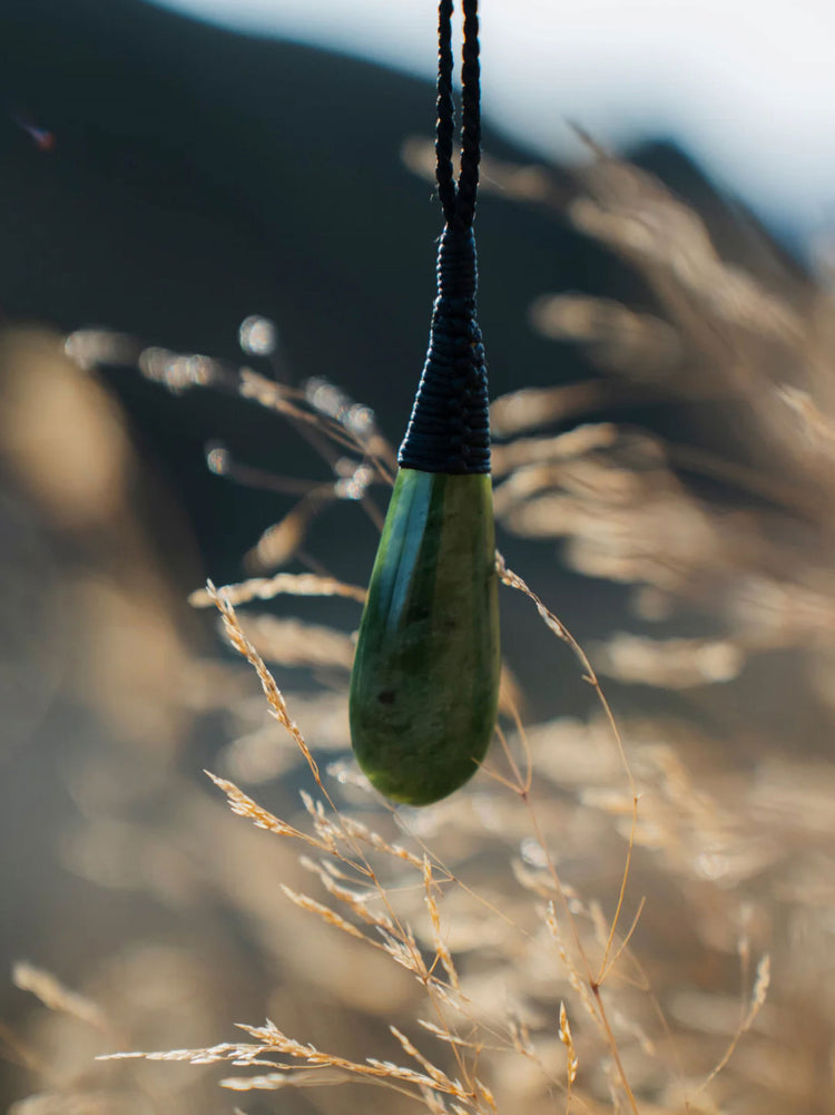 Roimata Pounamu Medium Pendant – Arrowtown Stonework